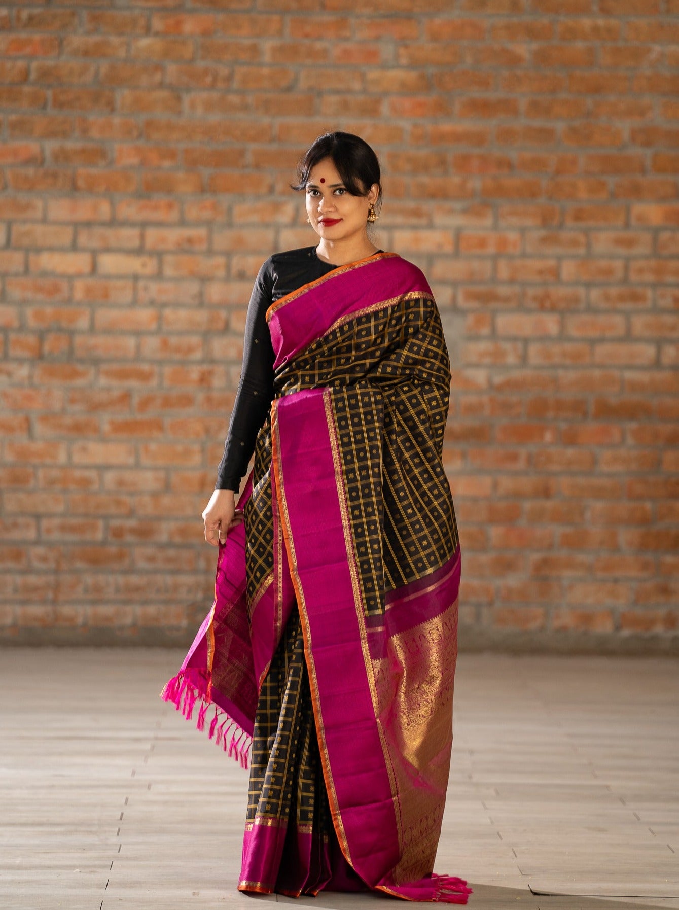Black Thread Veldhari Checks Pure Zari Kanchipuram Silk Saree – Clio Silks